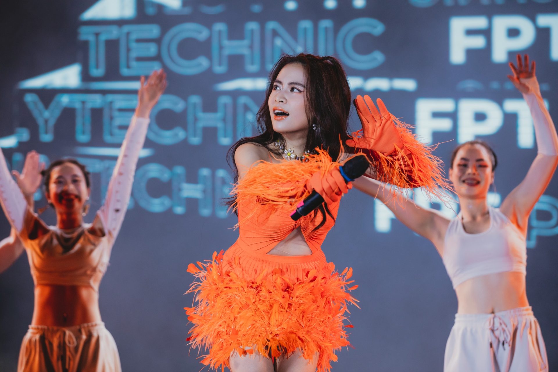 DÀN THẦN TƯỢNG ĐÌNH ĐÁM "ĐỔ BỘ" HAPPY BEE 11 TẠI HÀ NỘI