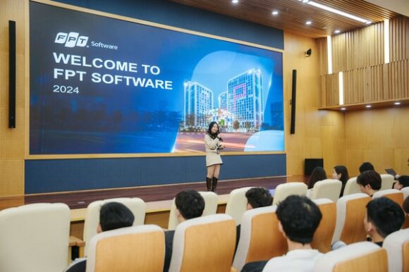 SINH VIÊN BTEC FPT HÀ NỘI THAM QUAN TRẢI NGHIỆM TẠI FPT TOWER