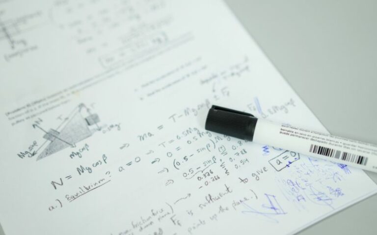 Hình học OXYZ là gì? Công thức, lý thuyết và bài tập